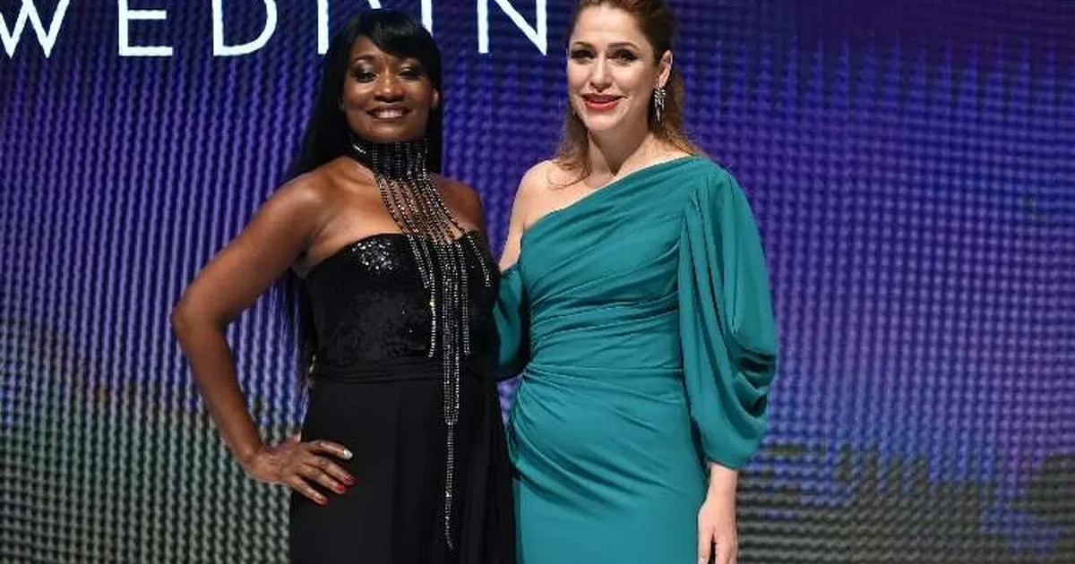 Della Miles'tan muhteşem performans - GENÇ FM